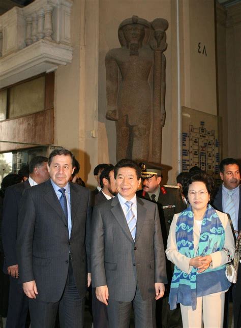 [노무현사료관] [이집트 국립중앙박물관을 관람하는 노무현 대통령 내외]