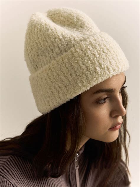Шапка-бини из мягкой пряжи :: LICHI - Online fashion store