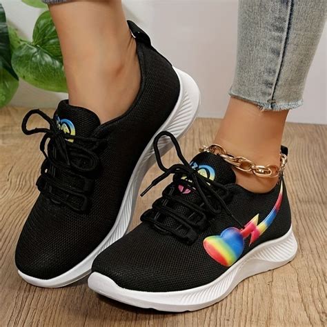 2026 New Round Toe Heart Knitted Lace Up Running Shoes Women Large