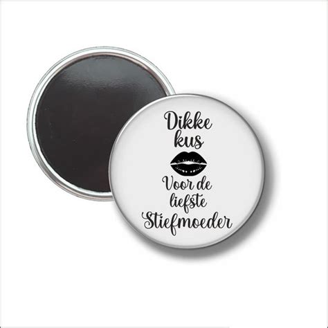 Button Met Magneet 58 Mm Dikke Kus Voor De Liefste Stiefmoeder Niet