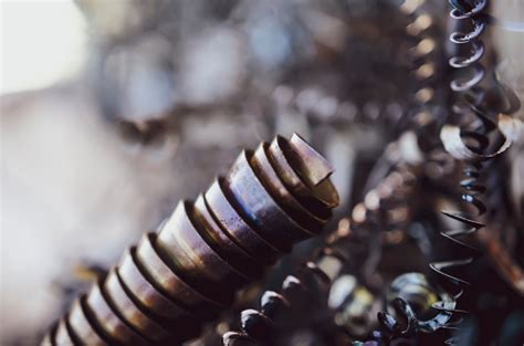 금속 오프컷 녹슨 스와프 파편 금속 작업의 선회 과정에서 폐기물 조각 0명에 대한 스톡 사진 및 기타 이미지 0명 갈색 고물 집적소 Istock