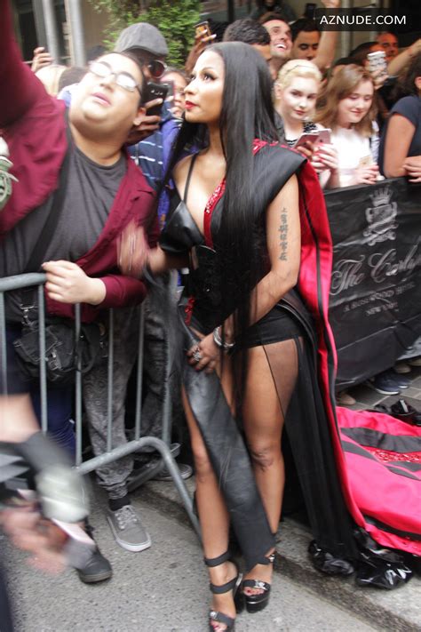 Nicki Minaj Sexy Rapper Wears H M Dress To Met Gala In Nyc Aznude