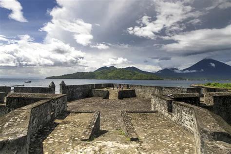Benteng Kalamata Di Ternate Jejak Sejarah Yang Jadi Spot Keren Goers