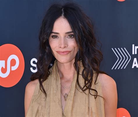 Greys Anatomy Star Abigail Spencer Shares Swimsuit Photo Of Big