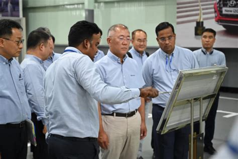 정의선 회장 현대차 인도공장 찾아 품질 점검 전자신문