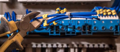 Training Basic Electrical Engineering Maxima