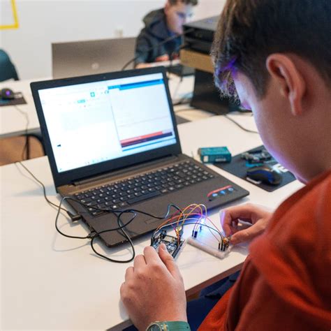 Curs Arduino Pentru Copii Învață Să Programezi Roboți Codemy