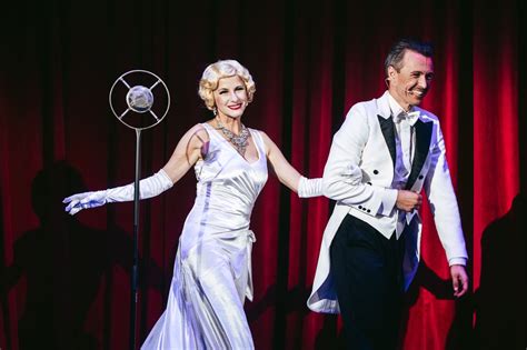 Deszczowa Piosenka W Teatrze Muzycznym W Poznaniu Step Nas Uczy