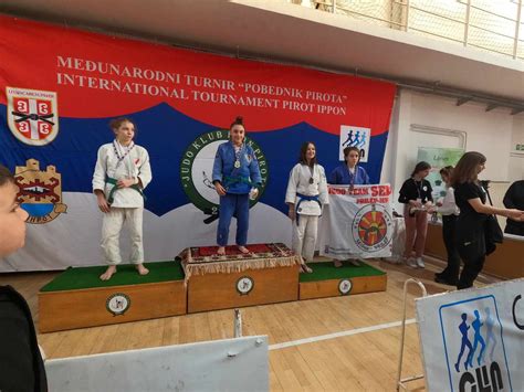 Три бронзени медали за младите џудисти на прилепскиот Џудо Клуб Сеишин од Пирот ФОТО Маркукуле