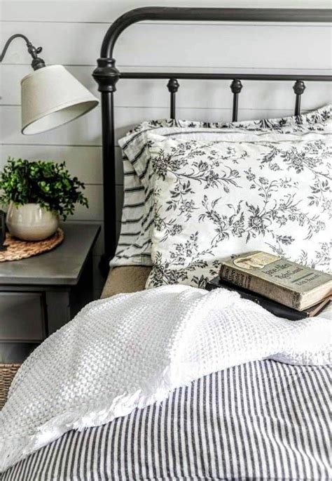Best 13 Black Iron Bed Decorating Ideas For Chic Bedrooms Artofit