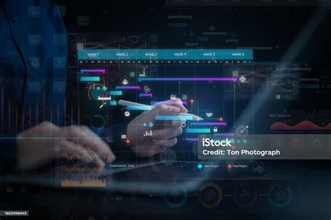 홀로그램 가상 화면 기술에 의한 노트북 화면 아이콘의 비즈니스 분석 차트입니다 작업 일정의 모니터 화면 0명에 대한 스톡 사진 및 기타 이미지 Istock