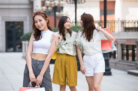 쇼핑하는 여자 친구 사진 무료 다운로드 Lovepik