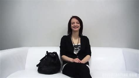 Amateur Girl Shows Cunt