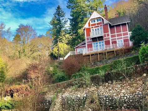 Photos You Can Rent Otis House From Sex Education Business Insider