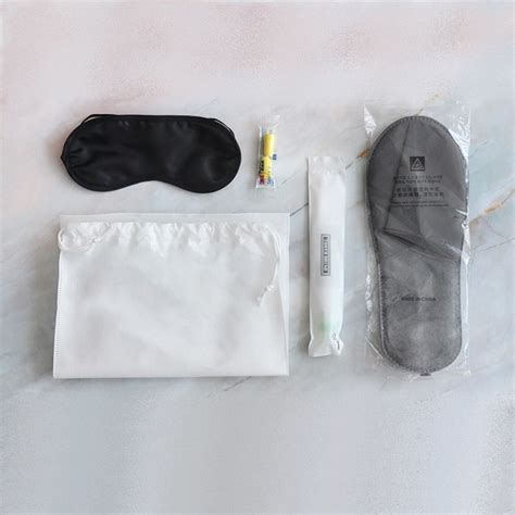 해외 여행 기내 비행기 필수품 기내용 트래블 4종 세트 키트 슬리퍼 안대 귀마개 칫솔 치약 준비물 용품 파우치 여행용 장거리 비행