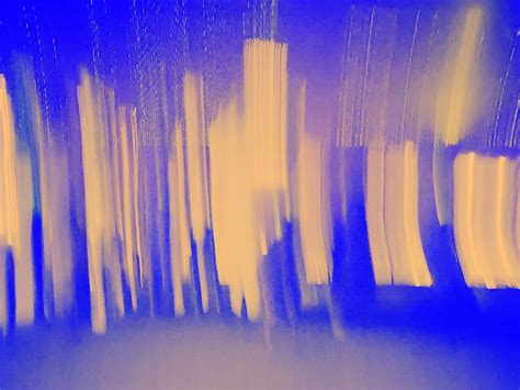 노란색과 파란색 조명이있는 건물의 흐릿한 사진 사진 Unsplash의 무료 Нижний новгород 이미지