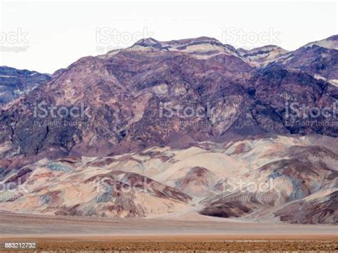 놀라운 다채로운 바위와 산 데스 밸리 국립 공원아티스트 팔레트 갈색에 대한 스톡 사진 및 기타 이미지 갈색 관광객 목가적인 Istock