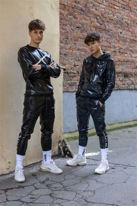 Sleek And Casual Best Twink Outfits For Men Lederjeans Lässig