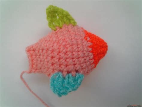 Этот подробный мастер класс вязания крючком игрушки научит как связать своими руками рыбку