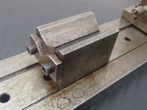 Mitutoyo V Block Dial Indicator Assembly