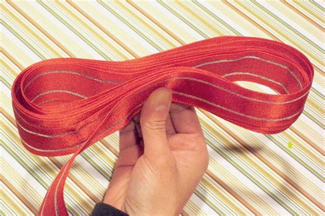 How To Make A Bow Out Of Ribbon Step By Step