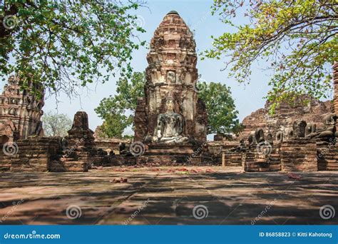 Ayutthaya Thailand Ruins And Antiques At The Ayutthaya Historical Park