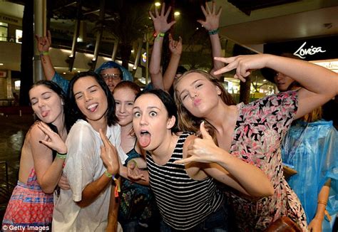 Schoolies Teens Warned To Watch Out For Toolies Sex Predators At