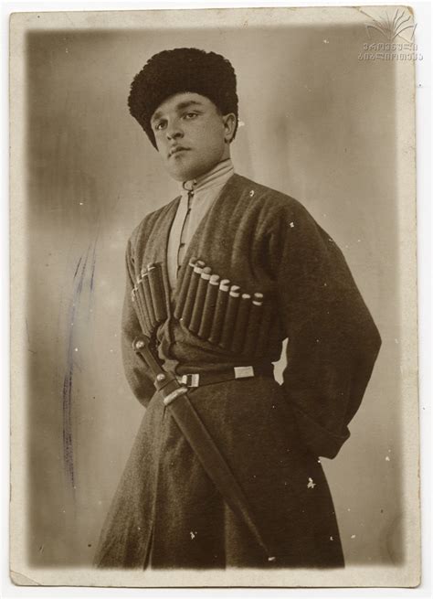 Iverieli ახალგაზრდა მამაკაცი ჩოხაში