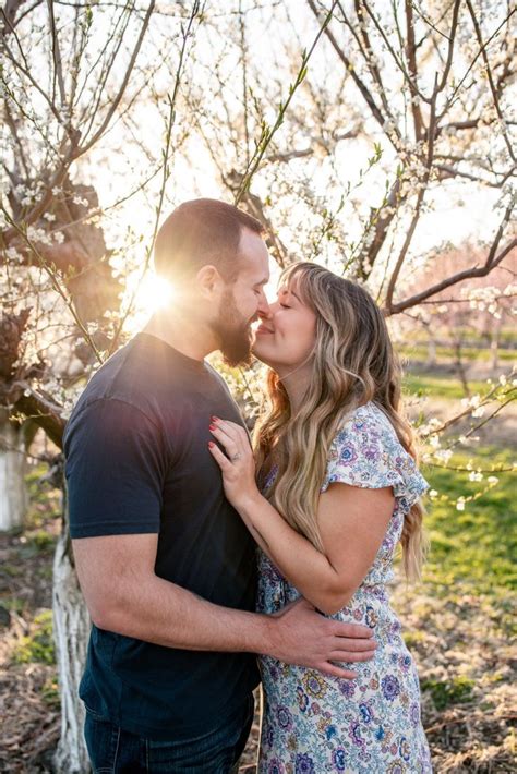 Golden Hour Couple Photoshoot Inspo Couples Photoshoot Photoshoot