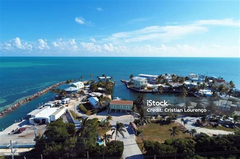 키 웨스트 플로리다 키스 미국에 가는 길에 유명한 7 마일 다리와 섬의 공중 보기 멋진 풍경 휴가 여행 여행 목적지 열대 풍경 차량 트레일러에 대한 스톡 사진 및 기타