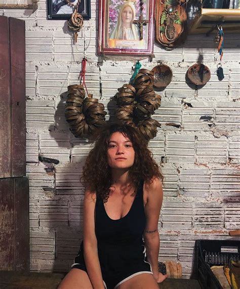 Uma Tapioca Assada No Barro Aquecido A Lenha And Gente Que Dança Com Vida