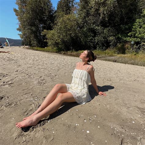 Alisha Newton Feels Like Summer 🌞👙☺️ Instagram