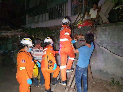 បុរសម្នាក់មានជំងឺលេីសឈាមដួលសន្លប់ក្នុងបន្ទប់ទឹកត្រូវបានរថយន្តសង្គ្រោះ៧១១ដឹកយកទៅសង្គ្រោះភ្លាមៗ
