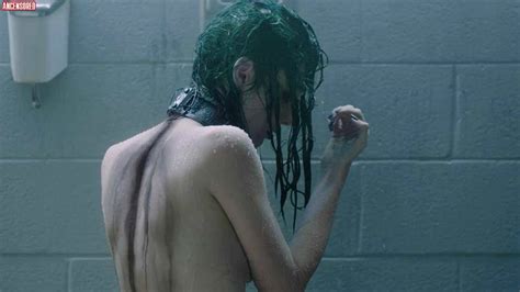 Emma Dumont Nude Pics Page 1