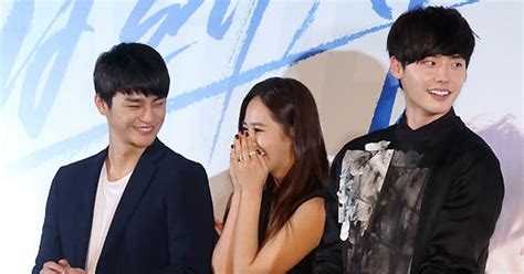 포토 유리 기쁨을 감출 수 없네