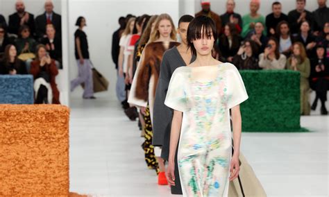 Loewe 兔年新春限定系列登场 Nowre现客