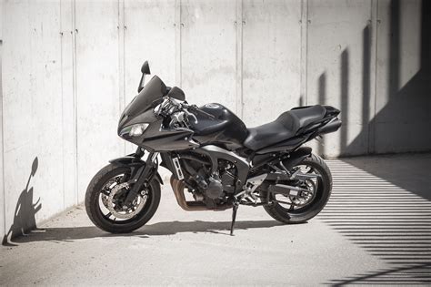 무료 이미지 검정색과 흰색 바퀴 검은 단색화 혼다 오토바이 타기 육상 차량 흑백 사진 자동차 제조 자동차