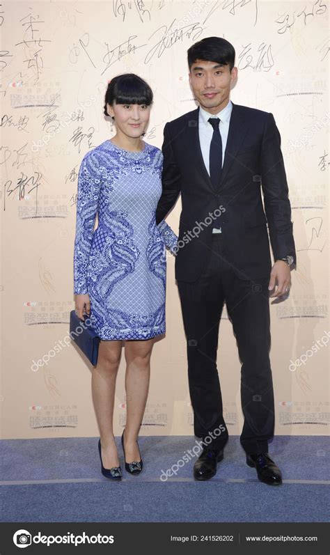 Zheng Zhi Chinas Guangzhou Evergrande Right Poses His Wife Red — Stock Editorial Photo