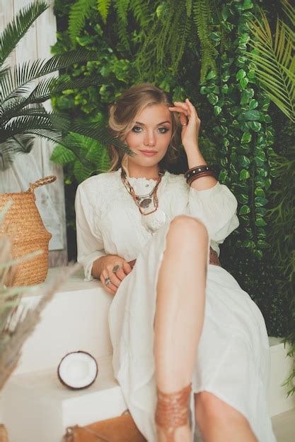 Premium Photo Young Blonde Woman Resting In Tropical Resort