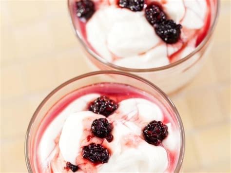 Рецепта на Цедено Кисело Мляко С Малини И Сирене Маскарпоне от 1001recept Recipe