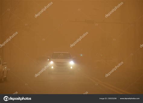 Vehicles Drive Road Sandstorm Erenhot City North Chinas Inner Mongolia — Stock Editorial Photo