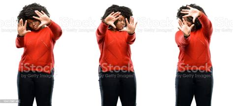 자신감과 행복 카메라를 손 보기 작성 및 제스처를 프레임 구도에 대한 스톡 사진 및 기타 이미지 구도 긍정적인 감정 표현 명랑한 Istock