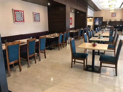 Cafeteria Chairs And Tables At ₹ 15000 Piece Pantry Tables And Chairs In New Delhi Id