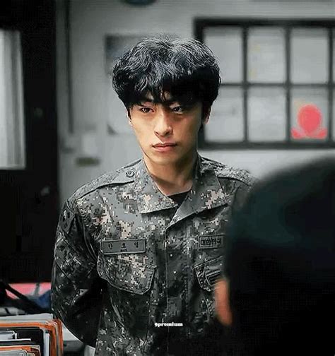 구교에 있는 🍊님의 핀 2024 배우 연예인 남자