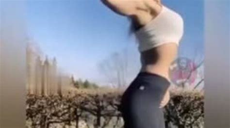 აი ასეთი გოგო მჭირდება სახლში ხომ არ გეგულებათ ვინმეს