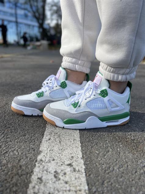 Air Jordan 4 Retro X Sb Pine Green 38 — ціна 2750 грн у каталозі Кросівки Купити жіночі речі за