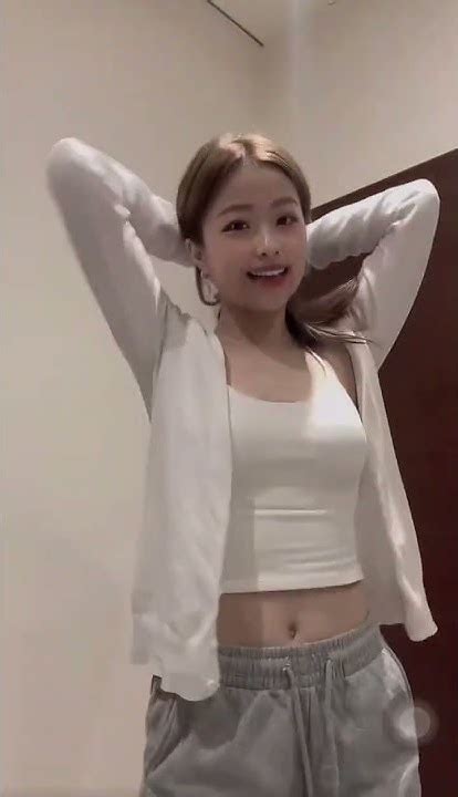 가슴골 보여주는 귀여운 누나 Youtube