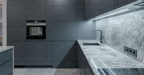 대리석 조리대가 있는 현대적인 주방 사진 Unsplash의 인테리어 디자인 이미지