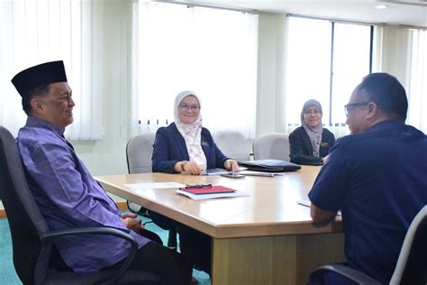 Yb Datuk Dr Hj Mohd Arifin Bin Datuk Hj Mohd Arif Jp Menerima Kunjungan Hormat Dari Ketua