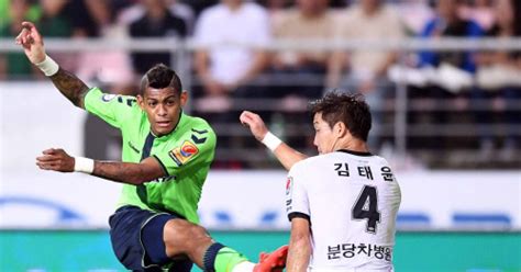 [ss포토]가랑이 사이로 슛을 쏘는 로페즈 이걸 센스라고 하지~